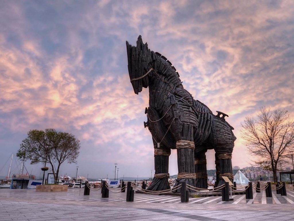 Discovering Troy: A Journey Through the Ancient City of the Trojan War ...