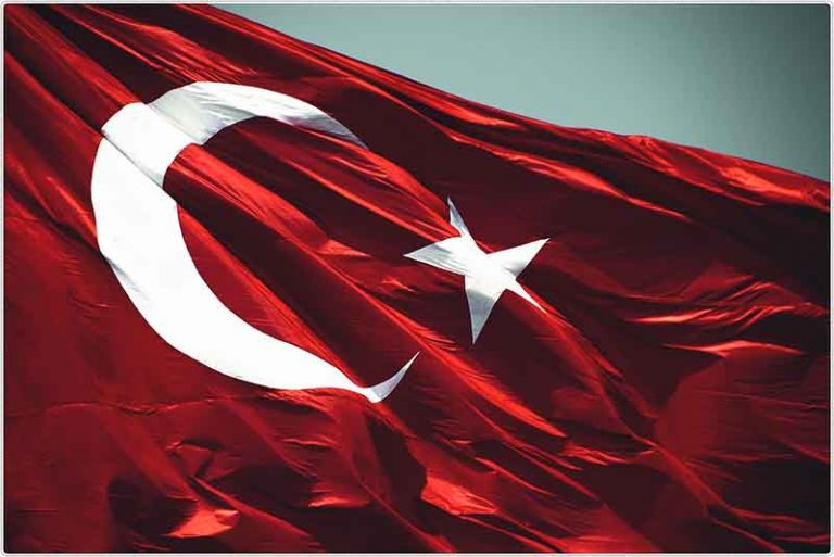 Where Does the Crescent and the Star Icon Come From? - Motley Turkey
